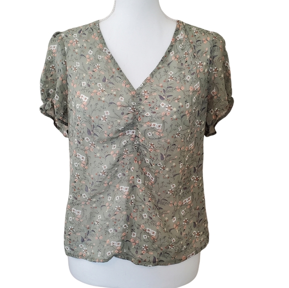 fun 2 fun | Tops | Fun 2 Fun Size S Floral V Neck Scrunch Cleavage ...
